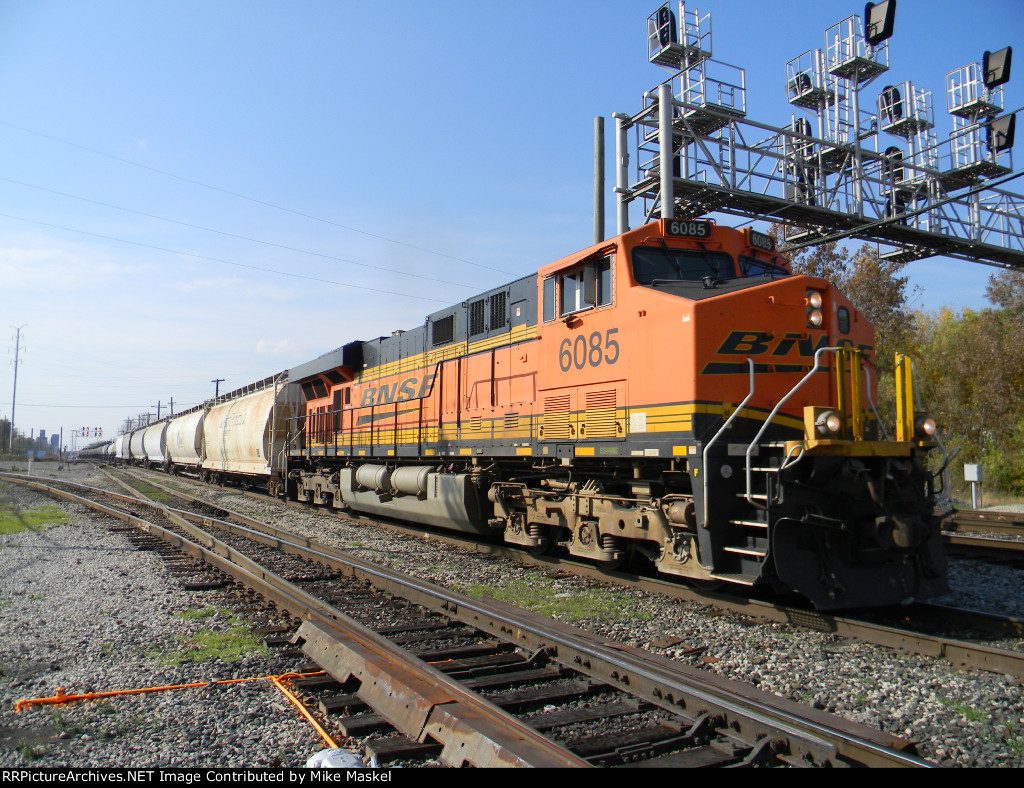 BNSF 6085